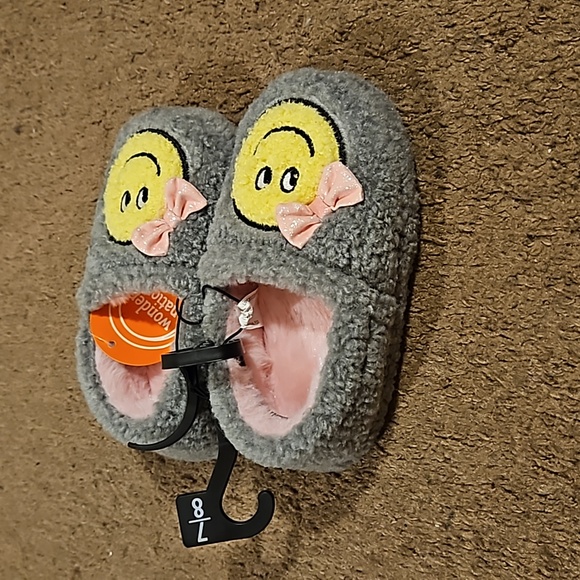 wonder nation | Shoes | Little Girls Smiley Face Slippers | Poshmark